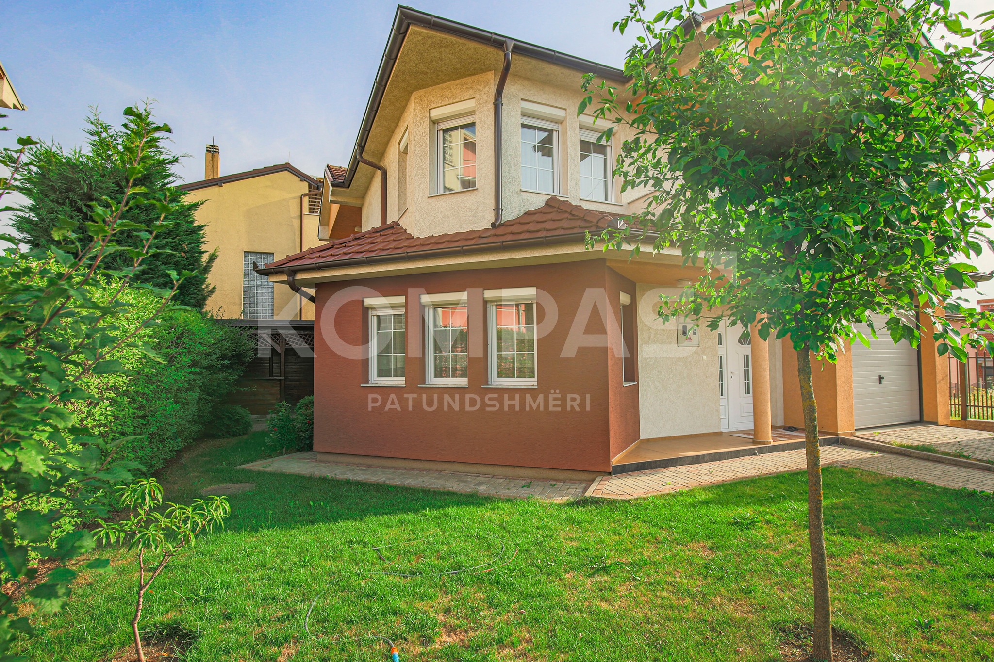 Ofrohet PËR SHITJE shtëpi moderne në lagjen Qëndresa në Veternik - ooo houses